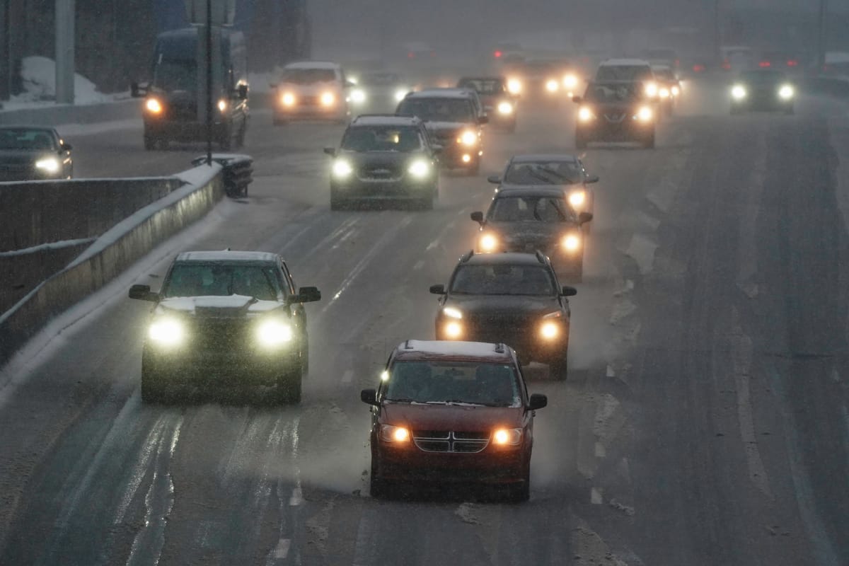 Conditions routières: prudence sur les routes enneigées et glissantes à ...