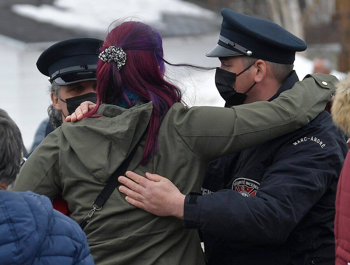 Un dernier au revoir poignant pour un pompier mort en service | JDQ