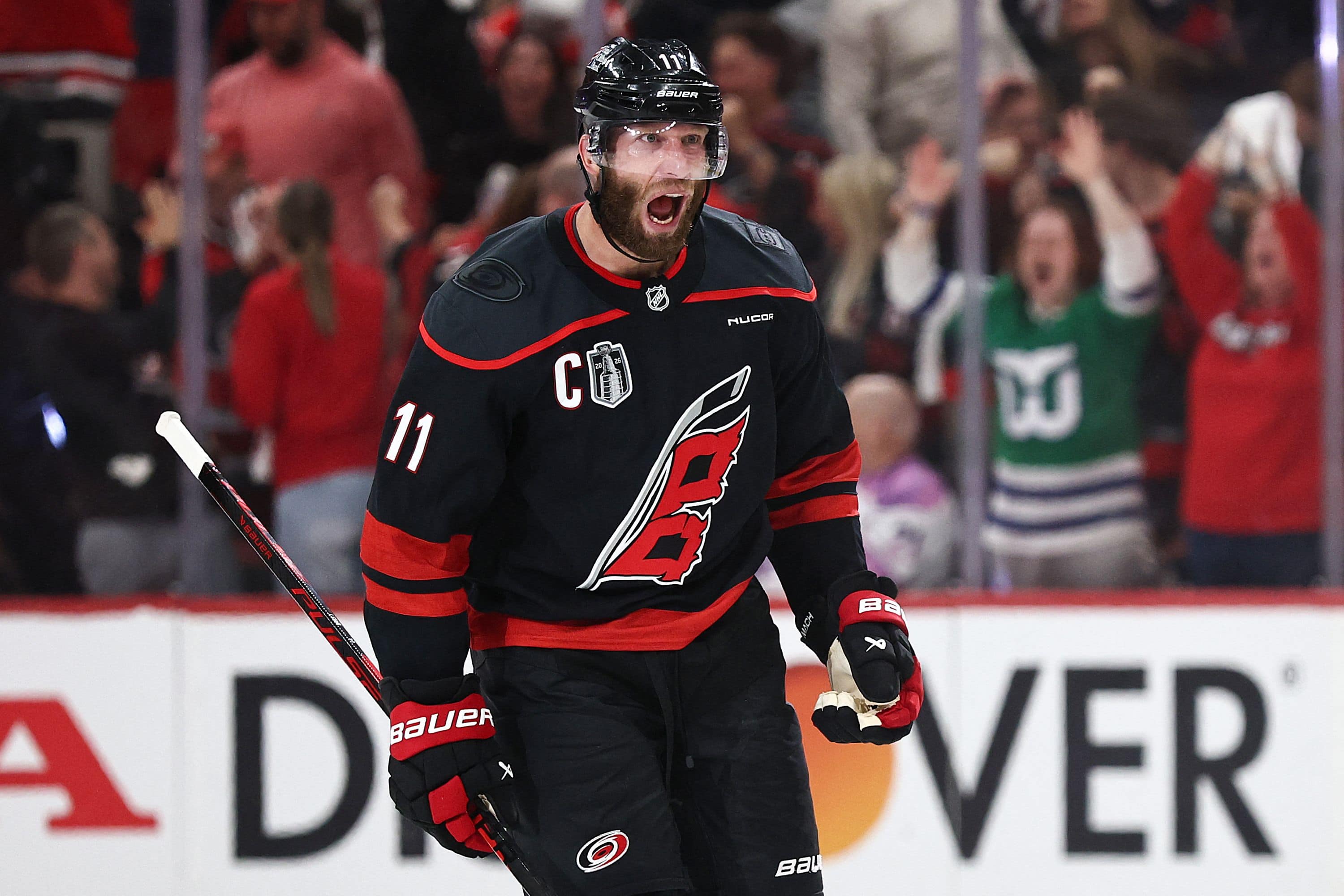 Jordan Staal veut faire taire la foule | JDM