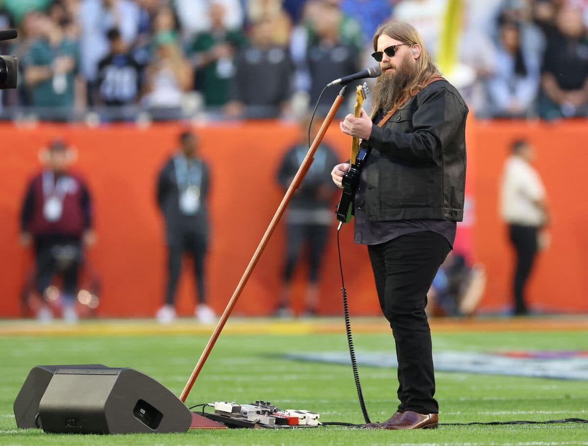Chris Stapleton fait pleurer les joueurs avec son interprétation de l ...