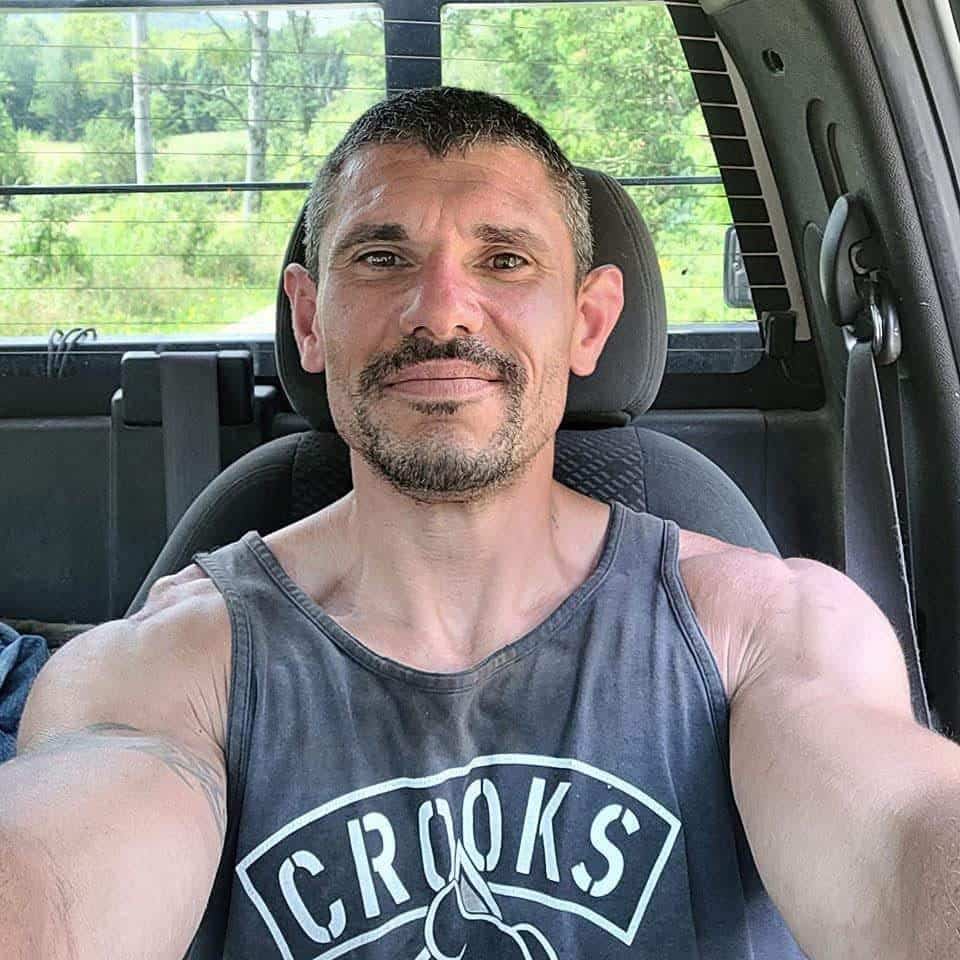 Le lanceur de roches Jonathan Corriveau plaide coupable à 116 chefs d'accusation et sort ...