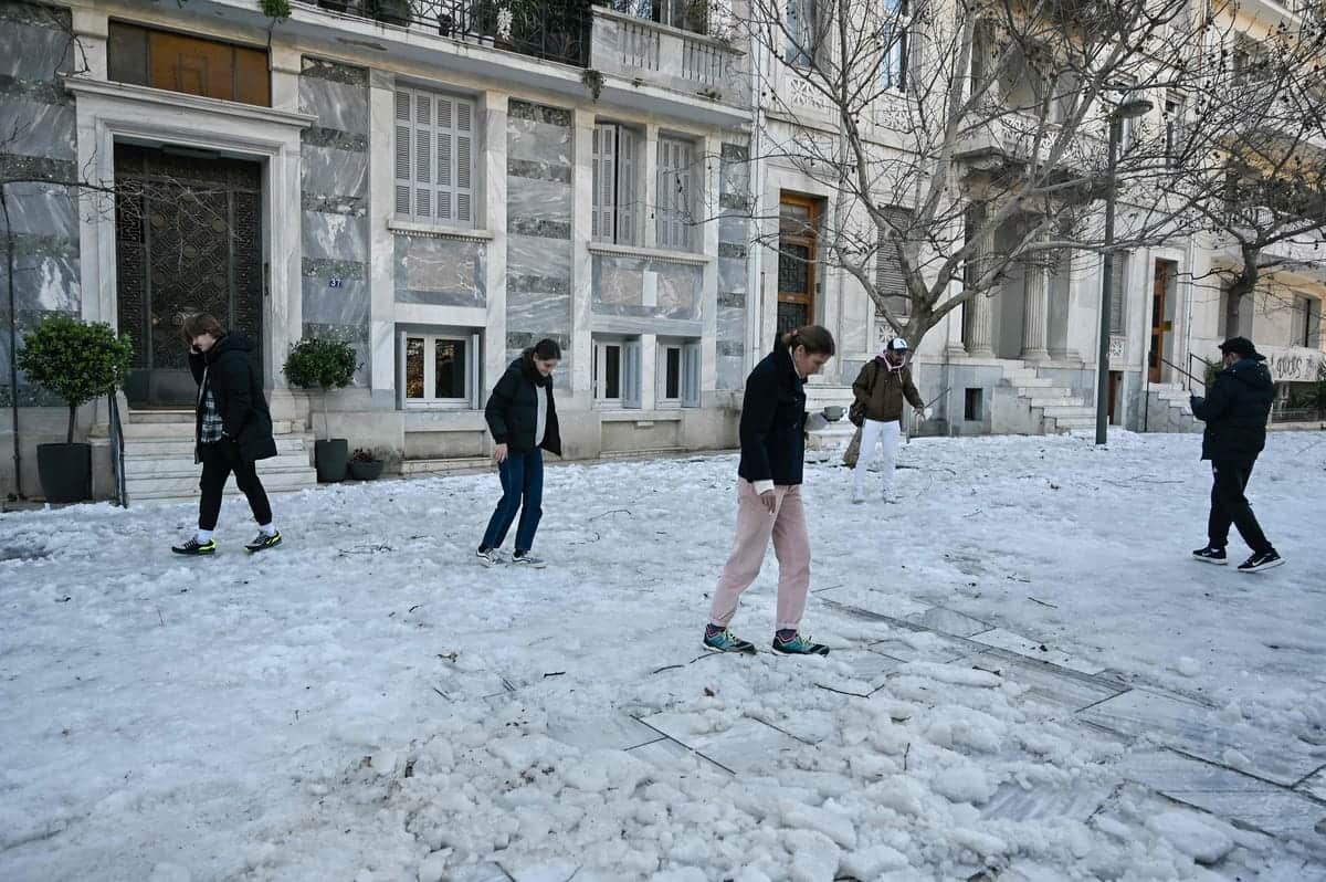 [PHOTOS] Athènes recouverte de neige: une tempête et une vague de ...