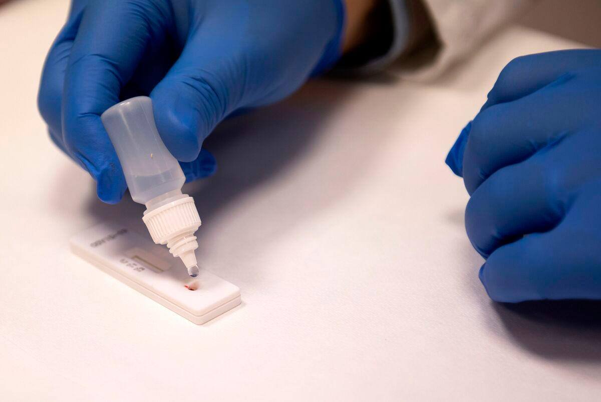 Coronavirus: feu vert des autorités de santé anglaises à un test ...