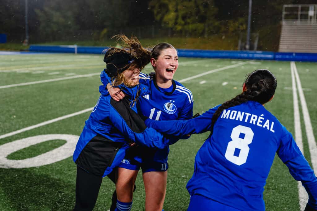 Soccer féminin universitaire : les Carabins et le Rouge et Or passent ...