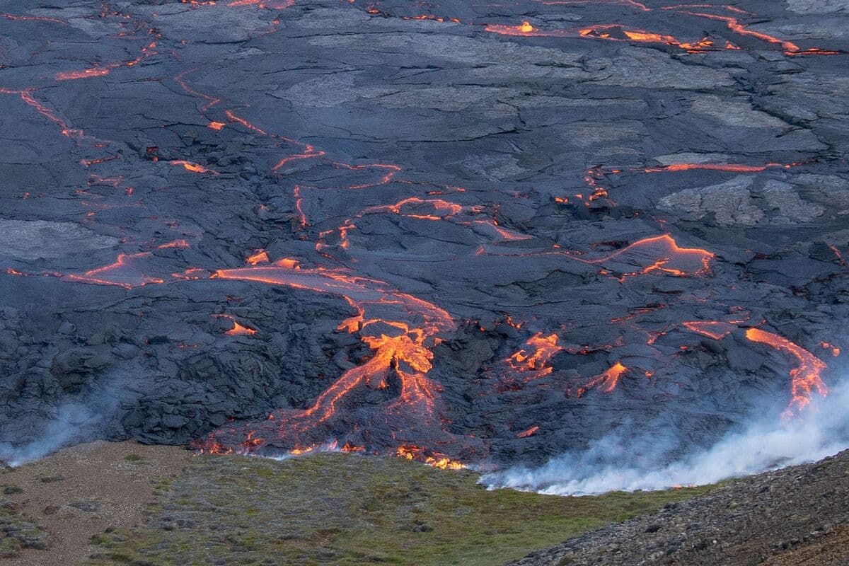 [IMAGES] Éruption dans une fissure volcanique près de Reykjavik, en ...