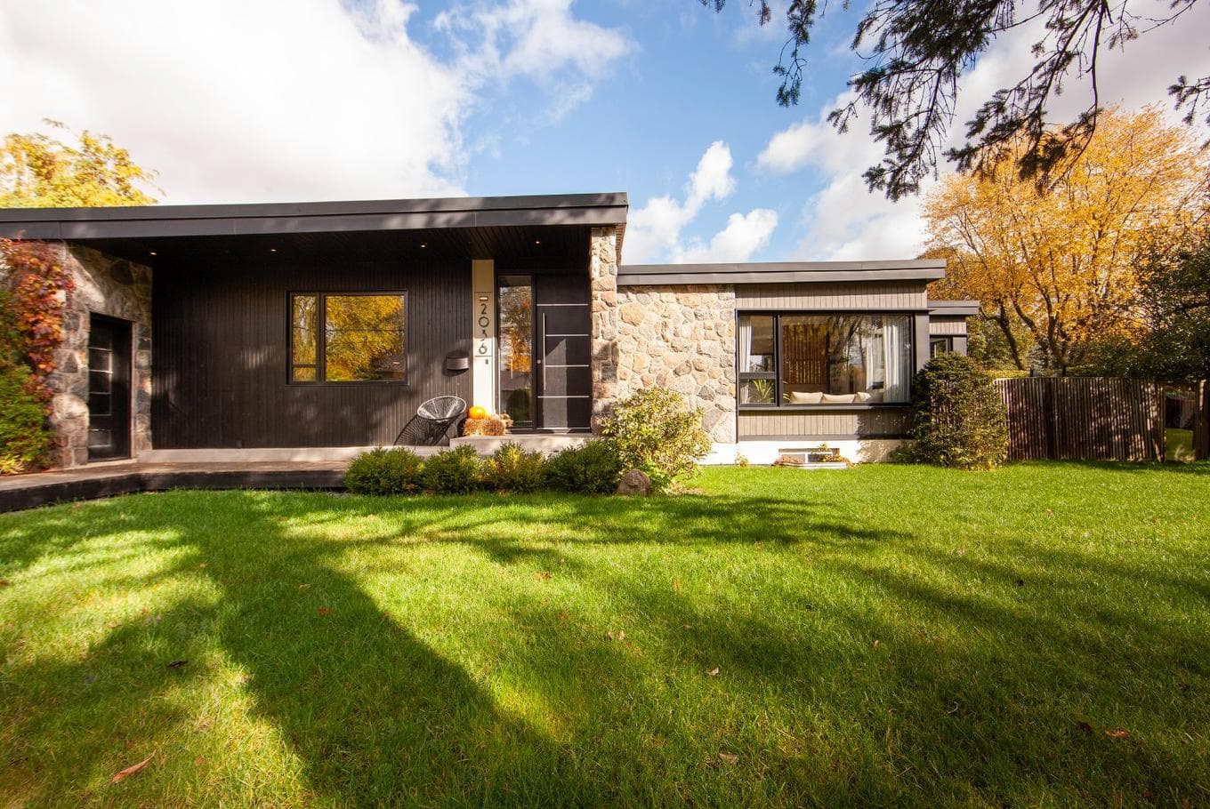 Une magnifique maison de style mid-century modern à vendre à Saint ...