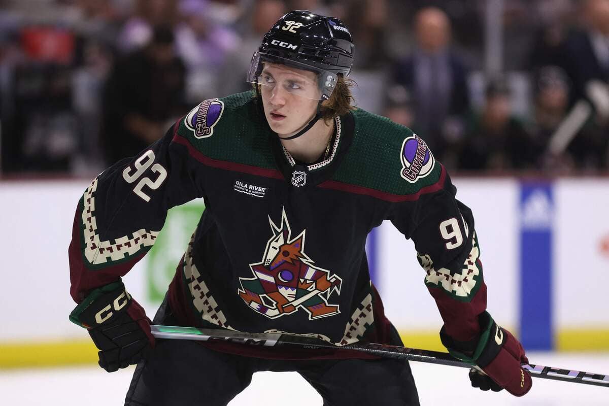 Logan Cooley en Arizona pour de bon | Le Journal de Montréal