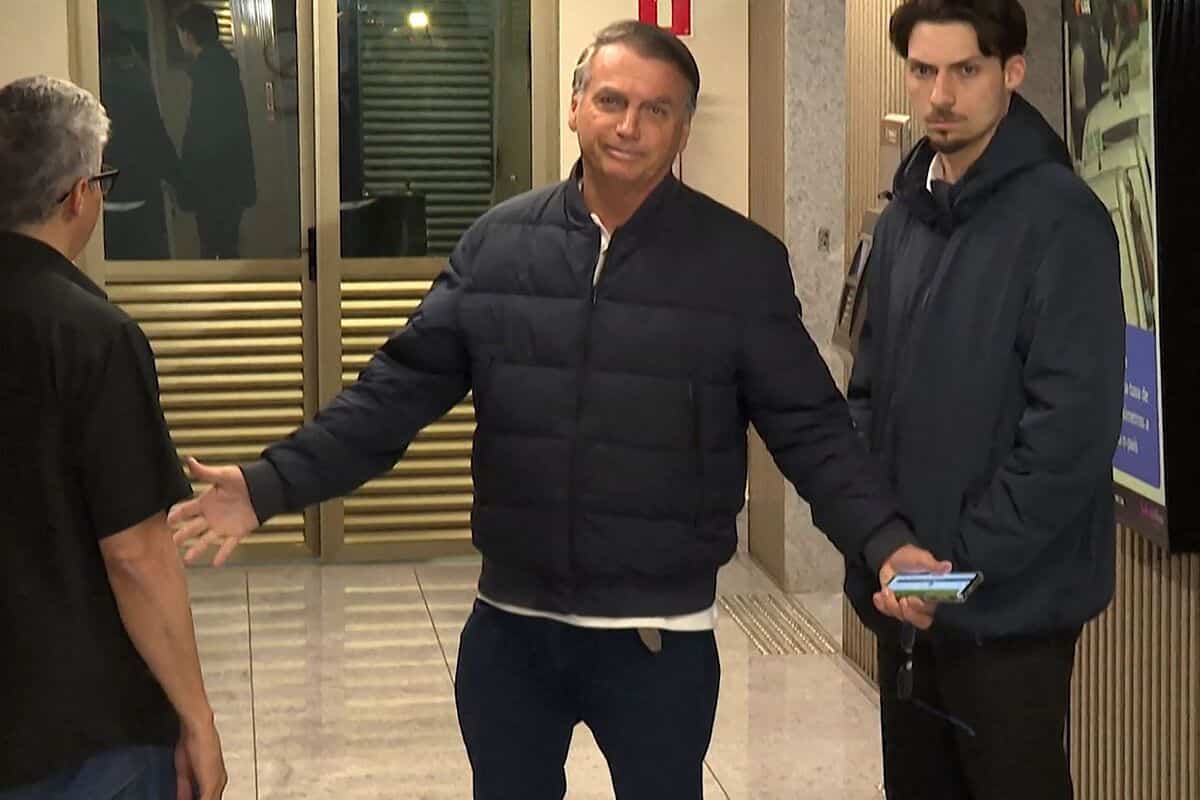 Interdiction d'utiliser les réseaux sociaux: l'ex-président Bolsonaro ...