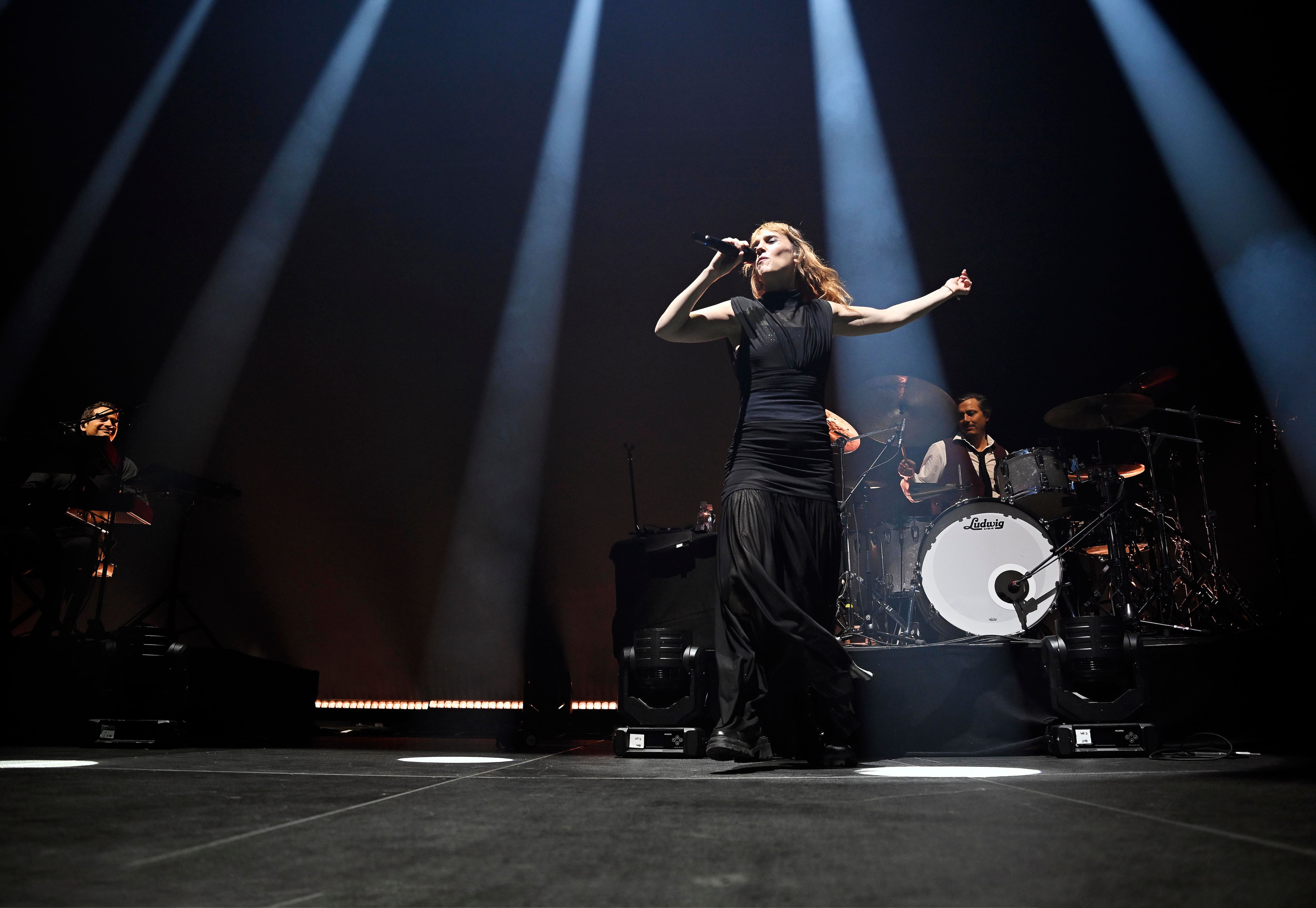 On a vu le nouveau spectacle de la chanteuse française Zaz au Centre ...