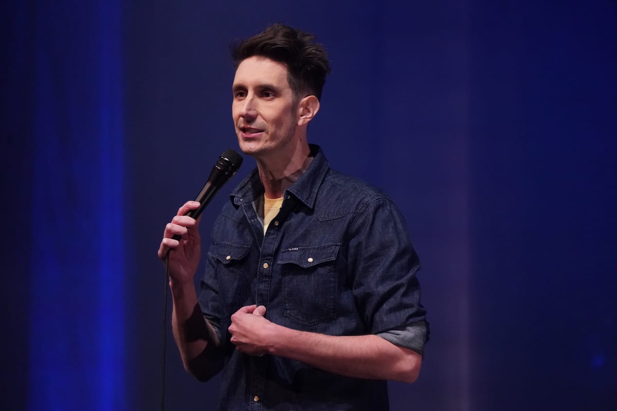Jérémy Demay est un grand niaiseux qui s’assume dans son troisième one ...