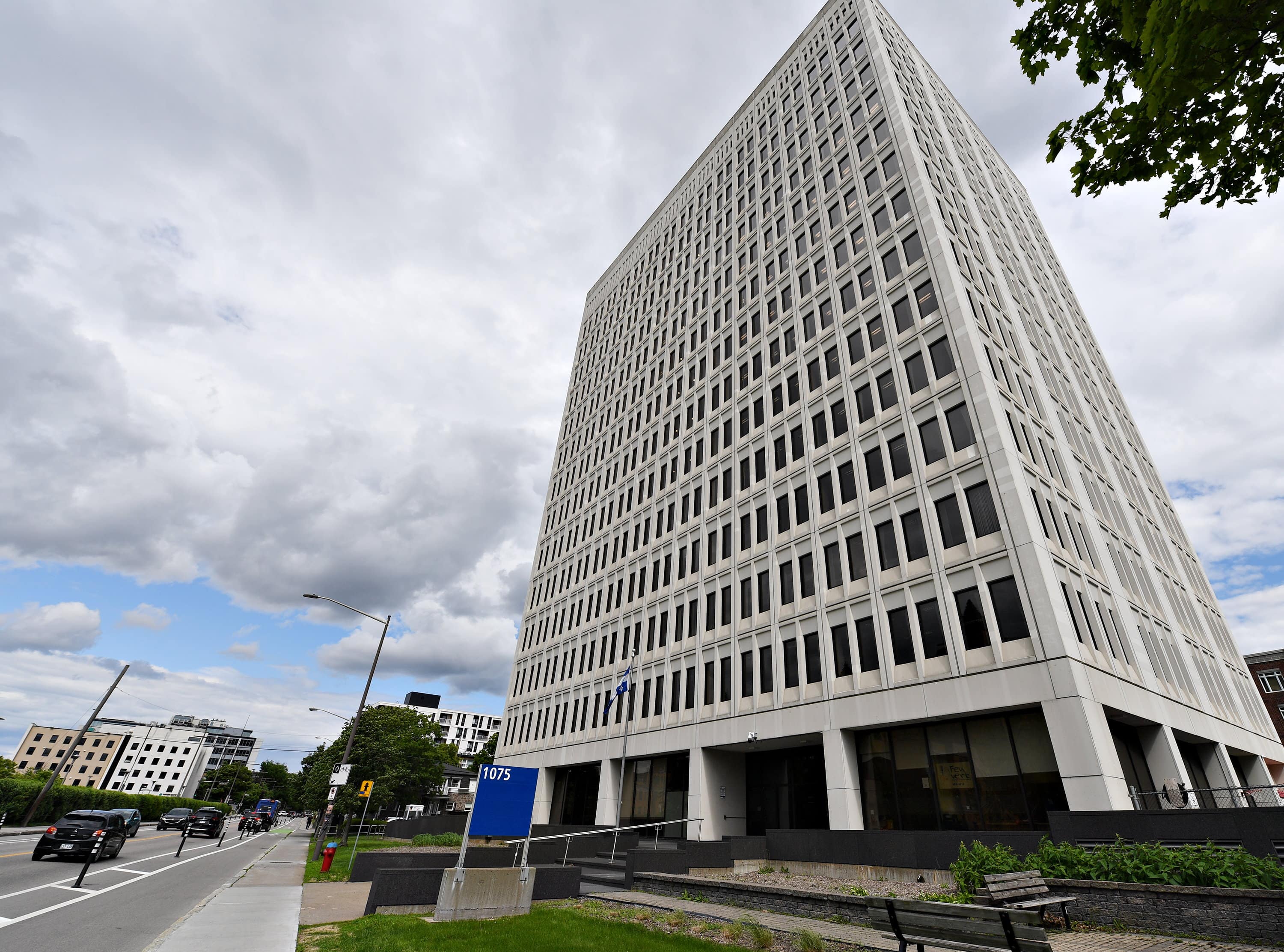 Chemin Sainte-Foy: un édifice à bureaux converti en logements ...