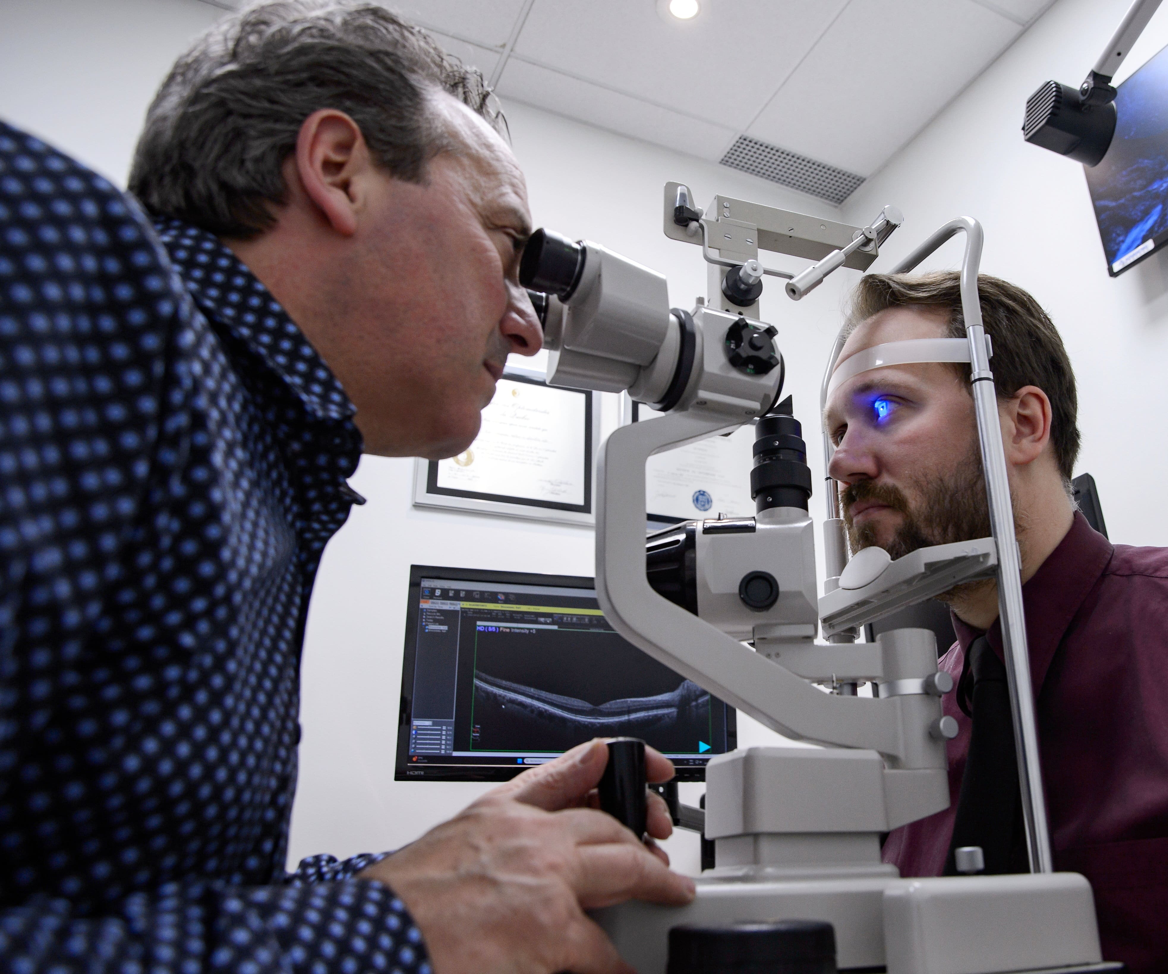 Des dizaines de Québécois disent ressentir des symptômes aux yeux après ...