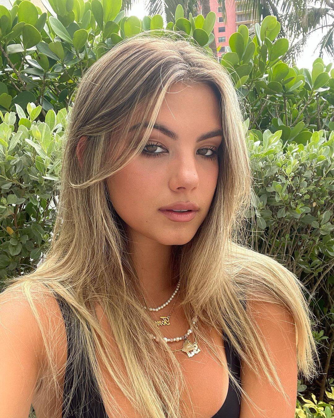 SJ Bleau s’est teint les cheveux brun foncé et c’est magnifique | 24 heures