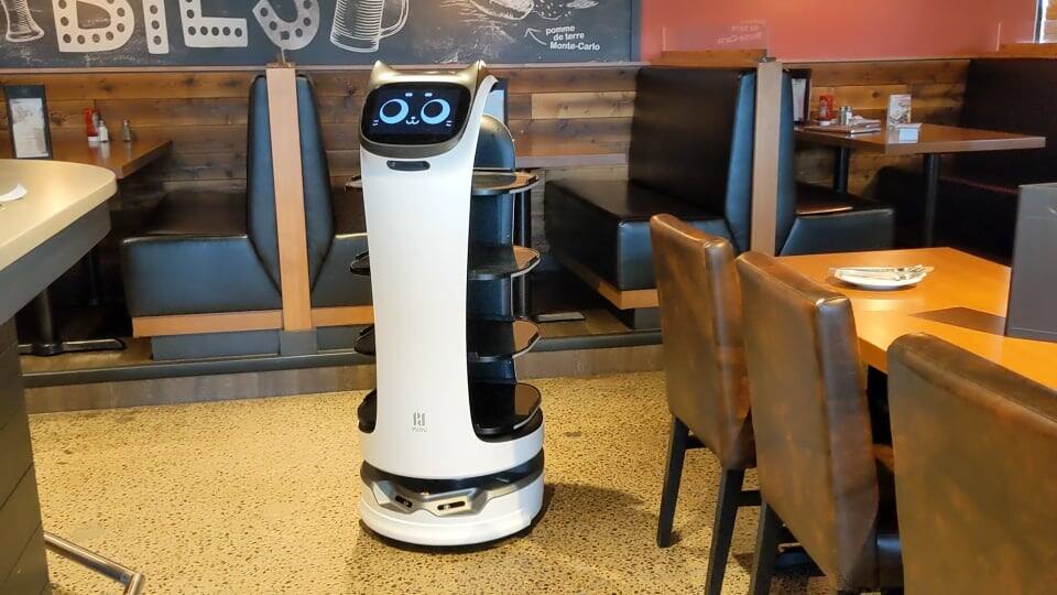 [VIDÉO] On a testé le robot-serveur du Barbies resto bar grill | JDM