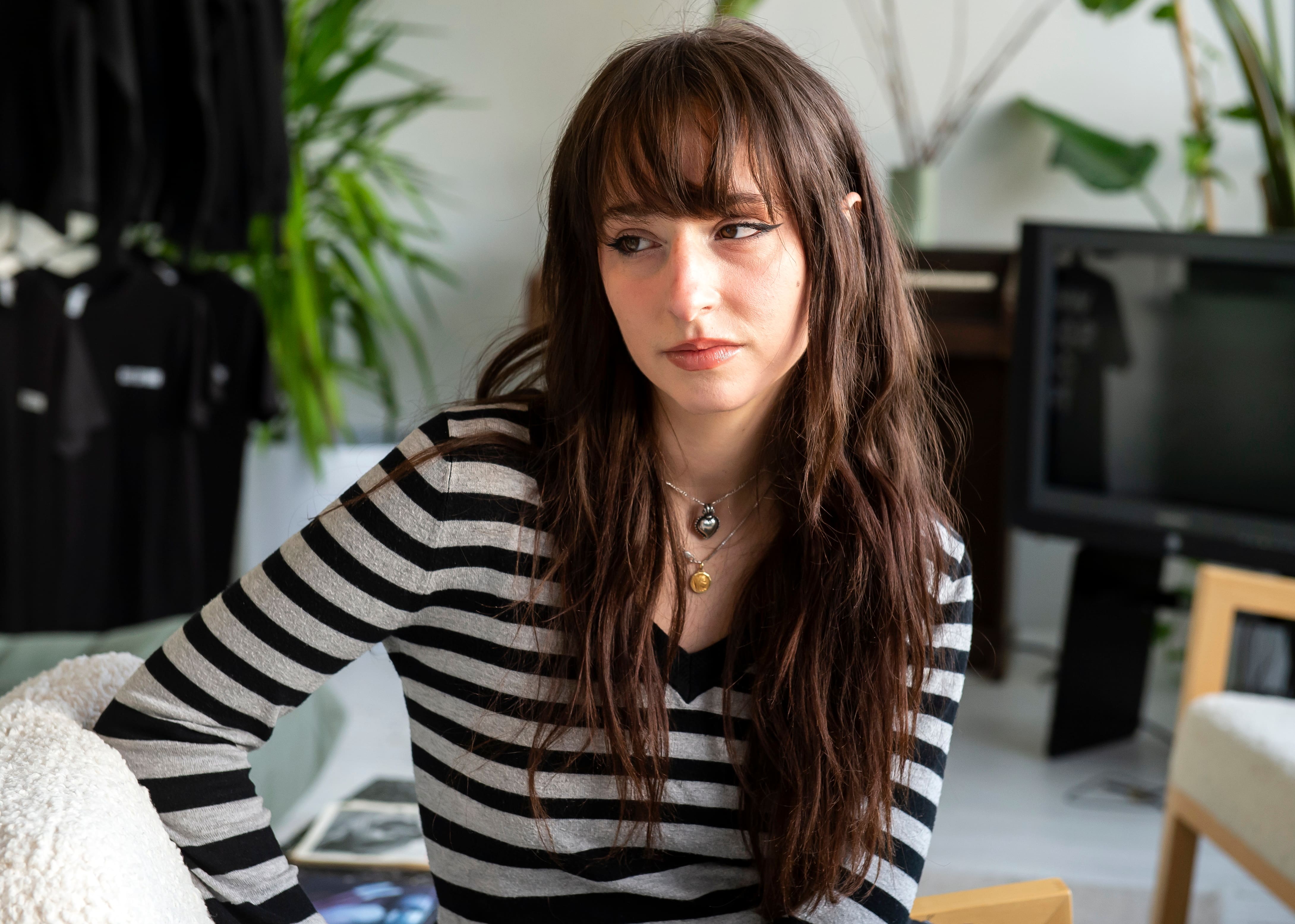 Qui est Chiara Savasta, la nouvelle vedette québécoise de musique indie ...