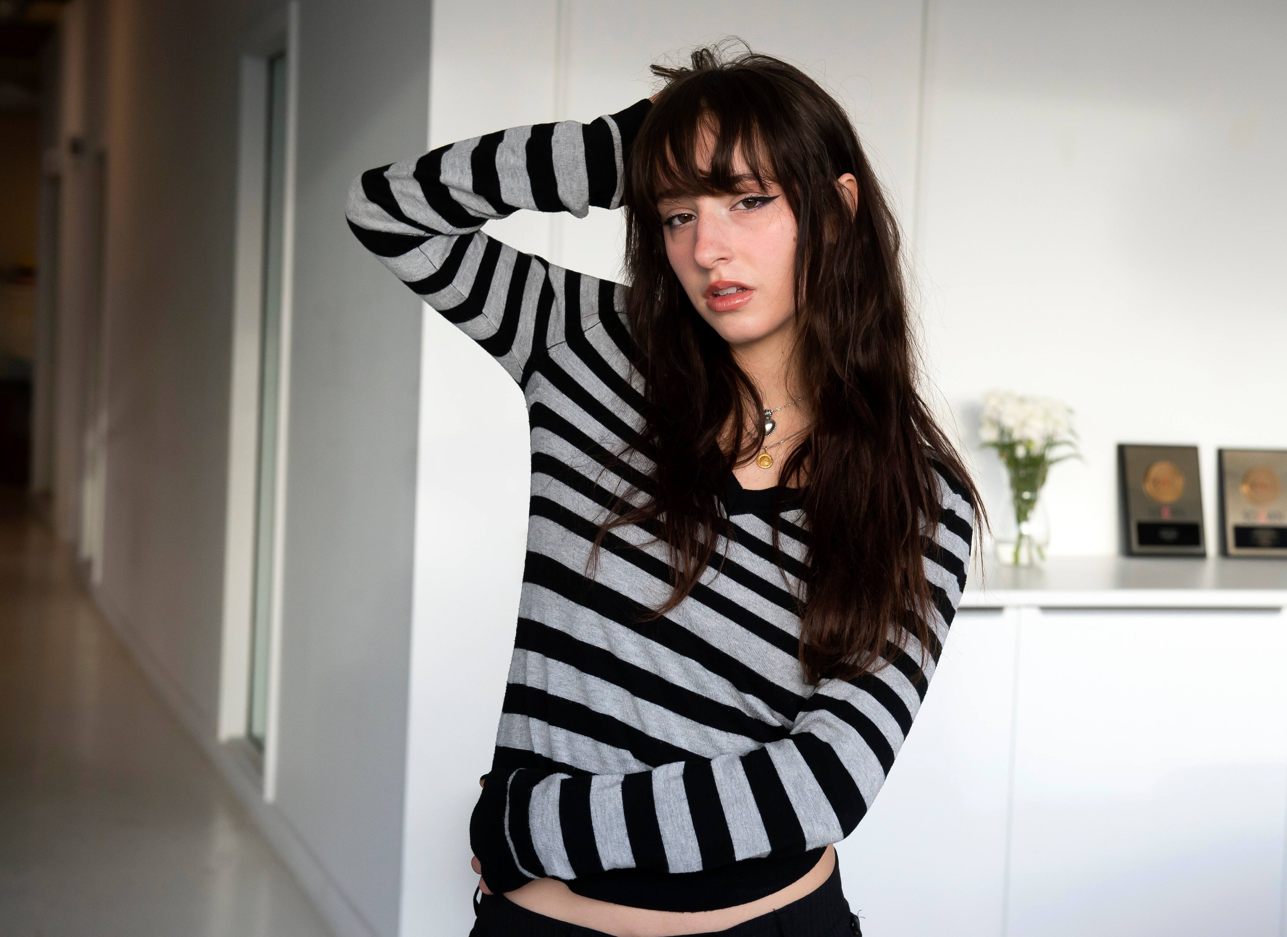 Qui est Chiara Savasta, la nouvelle vedette québécoise de musique indie ...