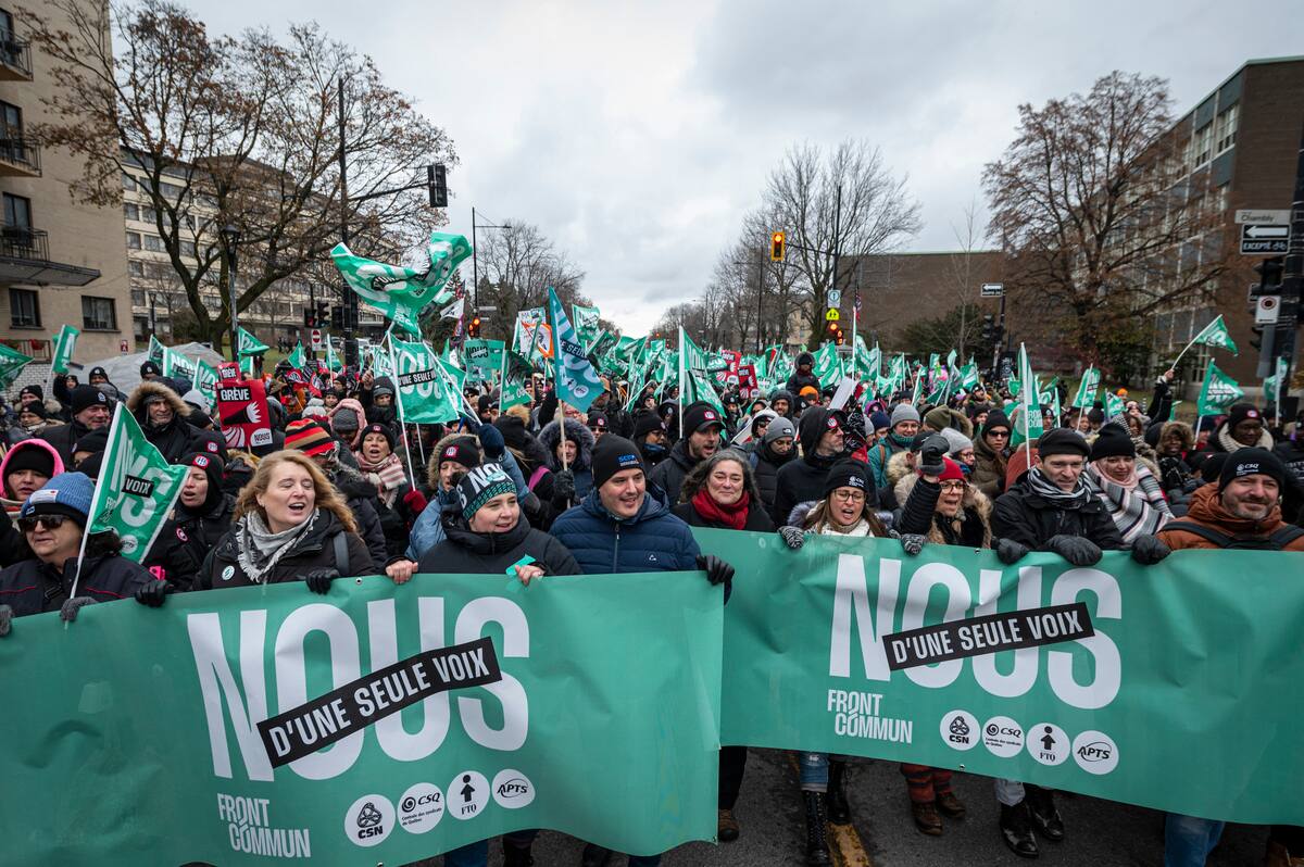 Journée historique: 560 000 travailleurs en grève | TVA Nouvelles