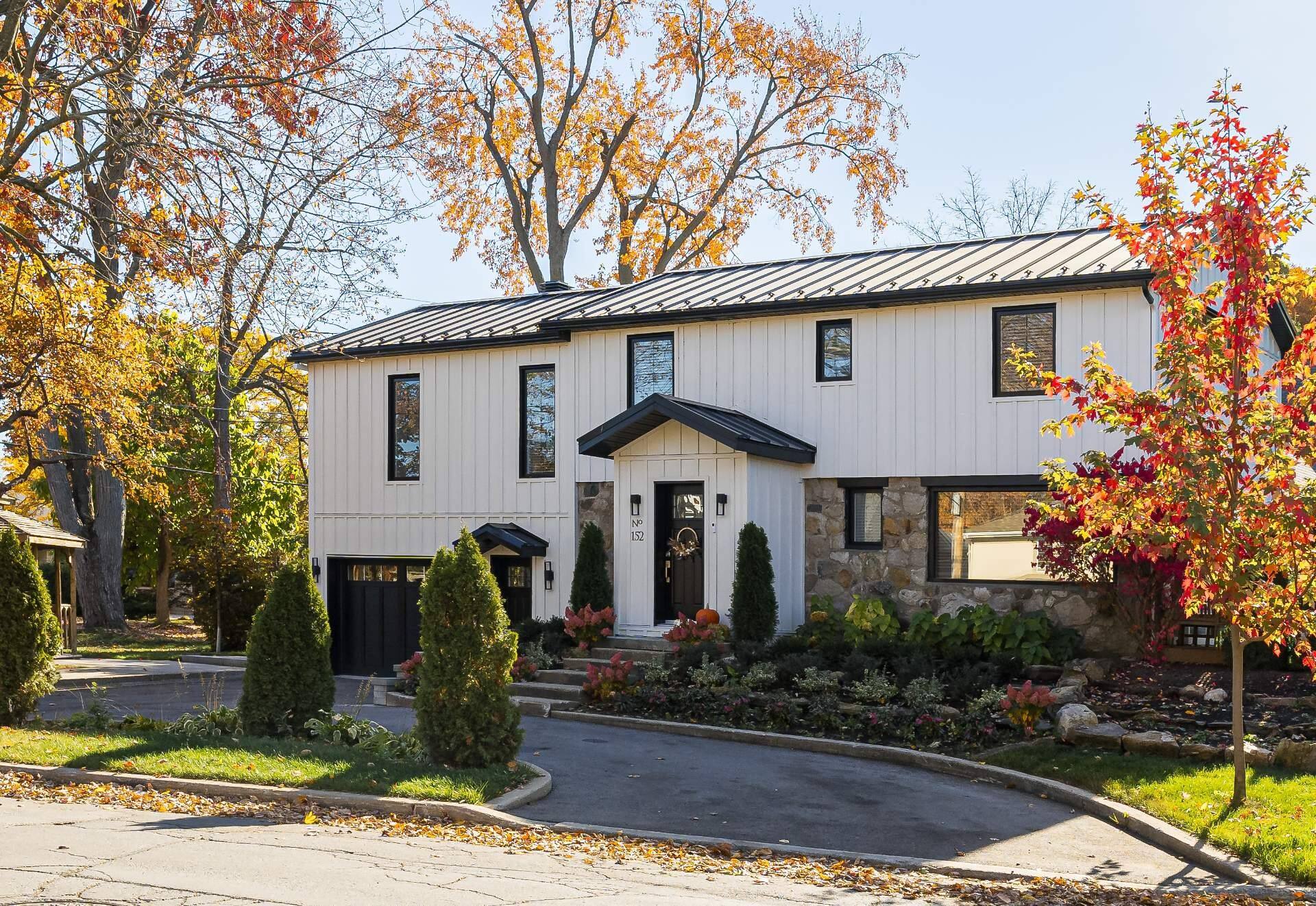 Une lumineuse farmhouse contemporaine à vendre à Pointe-Claire pour 1 ...