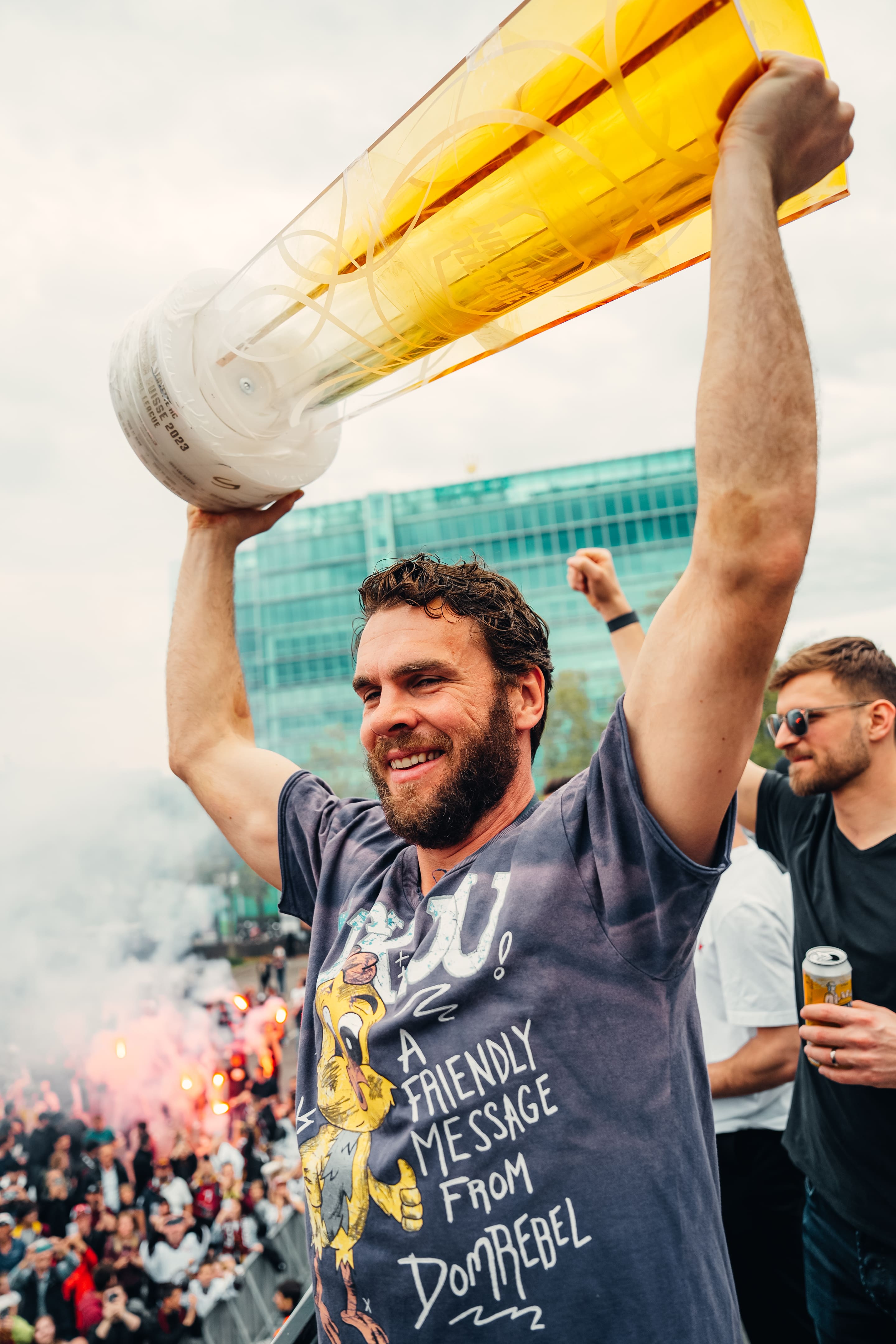 Un titre historique pour Marc-Antoine Pouliot en Suisse - TVA Sports