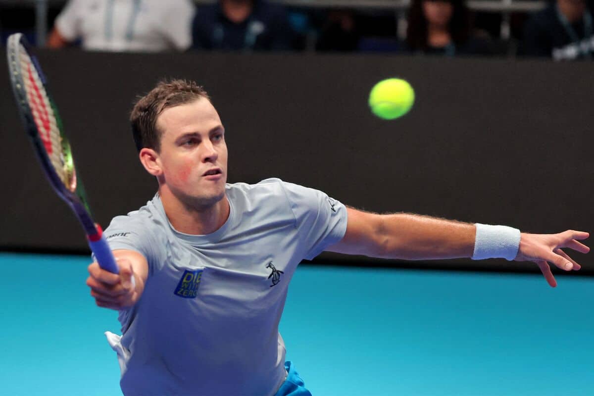 Vasek Pospisil se met au travail - TVA Sports