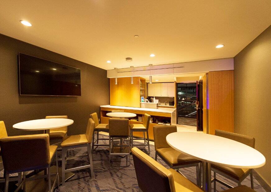 Un choc pour les hôtes et hôtesses: 159 employés des loges du Centre ...