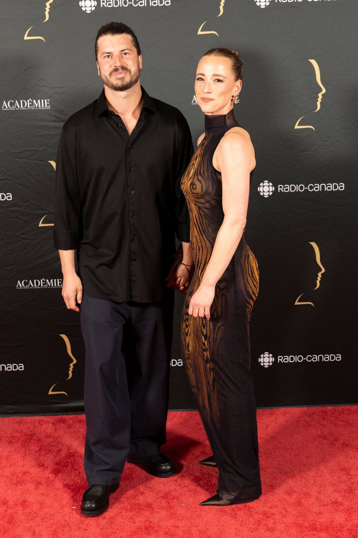 Karine Vanasse s’offre un premier tapis rouge avec son amoureux, Guillaume Duranceau-Thibert | 7 ...