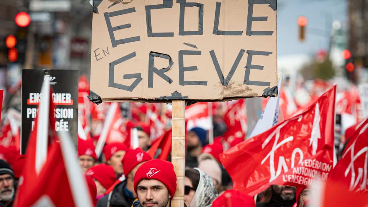 Grève de la FAE: voici la progression du salaire des profs au Québec | JDM Grève de la FAE: voici la progression du salaire des profs au Québec | JDM