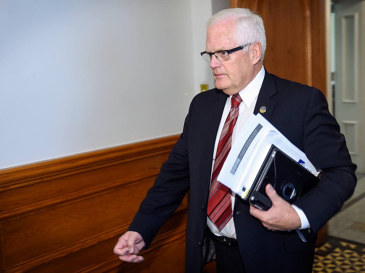 Dominique Anglade ferait «plus de mal que de bien», selon Serge Simard ...