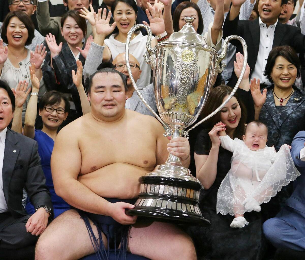 Le sumo japonais a un nouveau champion | JDM