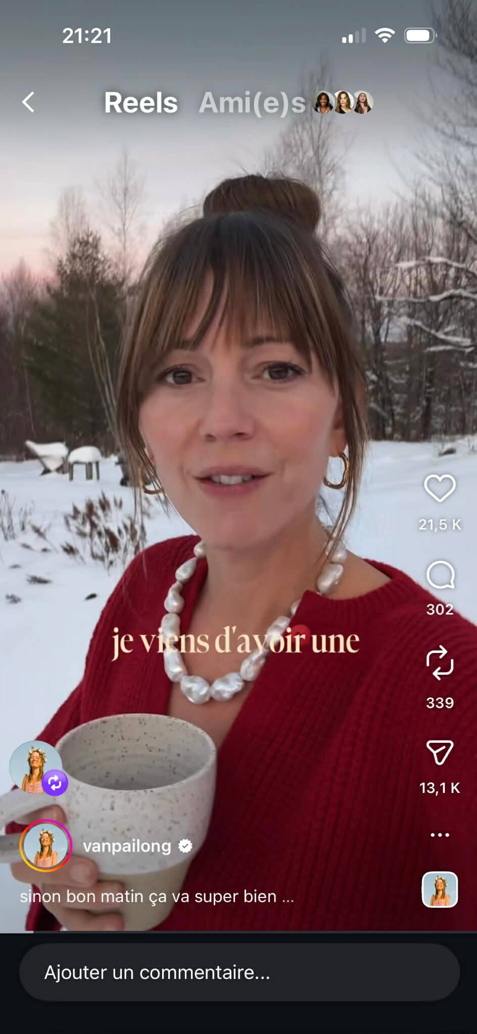 Vanessa Pilon captive Instagram avec son collier de perles Simons ...