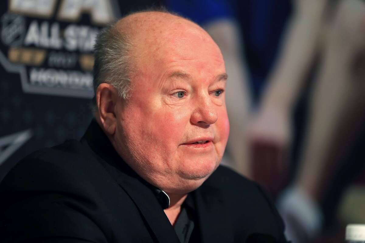 À VOIR: Bruce Boudreau retient ses larmes en point de presse - TVA Sports