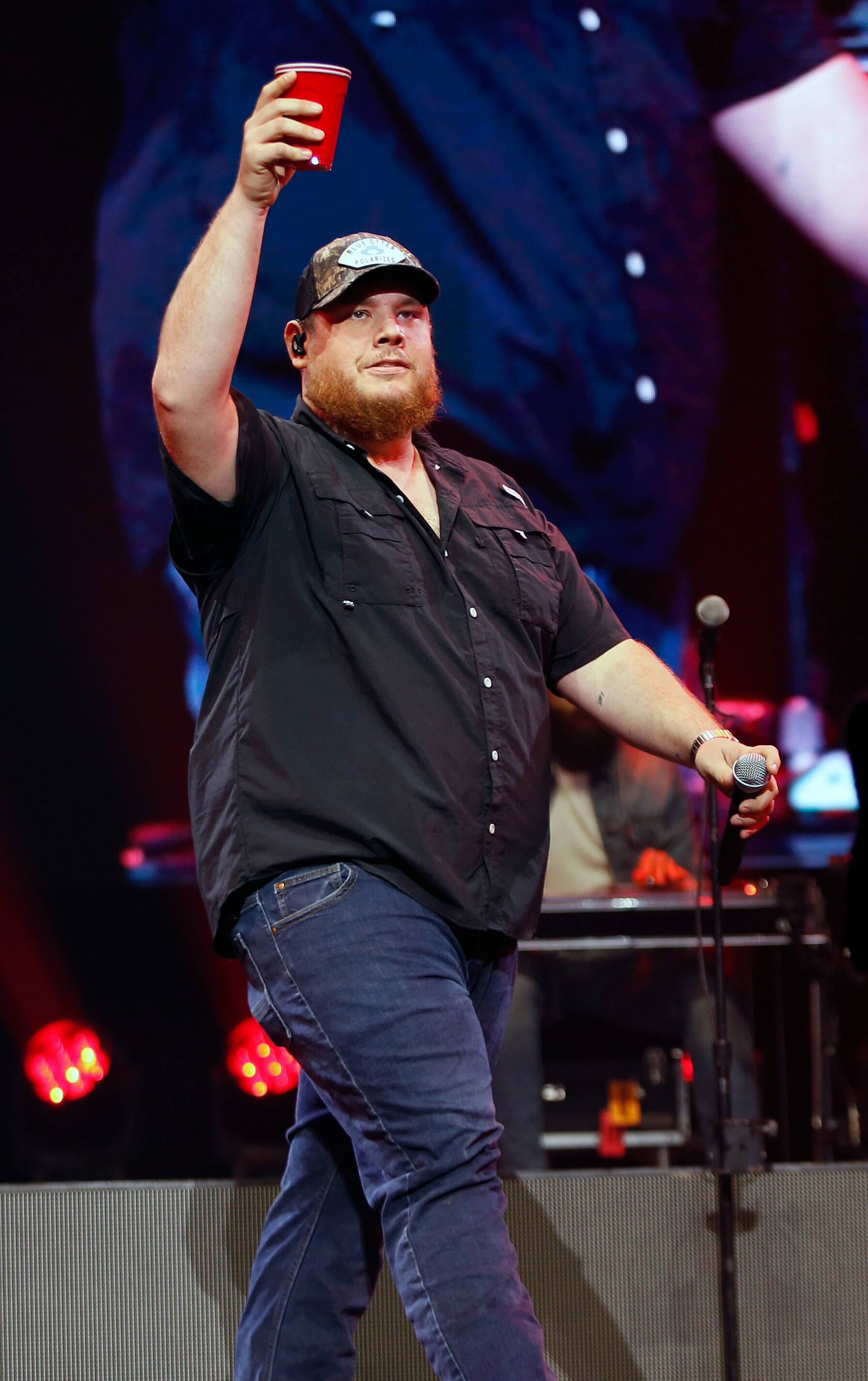 [EN IMAGES] Retrouvailles festives avec Luke Combs | JDQ
