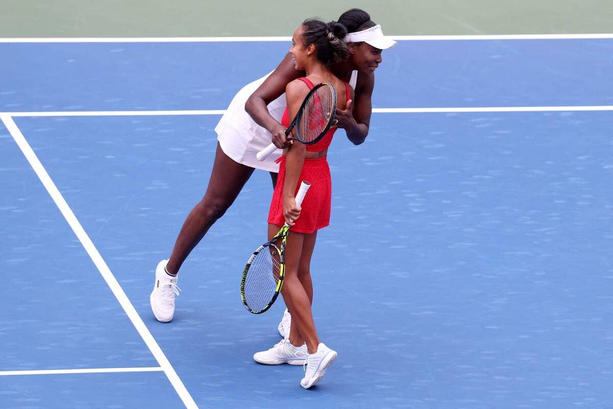 US Open | «La même énergie que Serena»: Leylah Fernandez signe une victoire avec son idole Venus ...