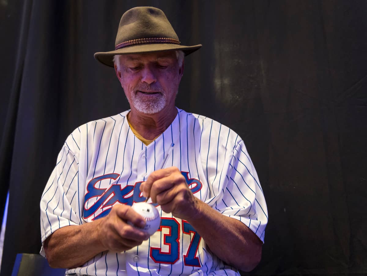 Malaise cardiaque: l'ancien lanceur des Expos Bill Lee prend du mieux | JDM