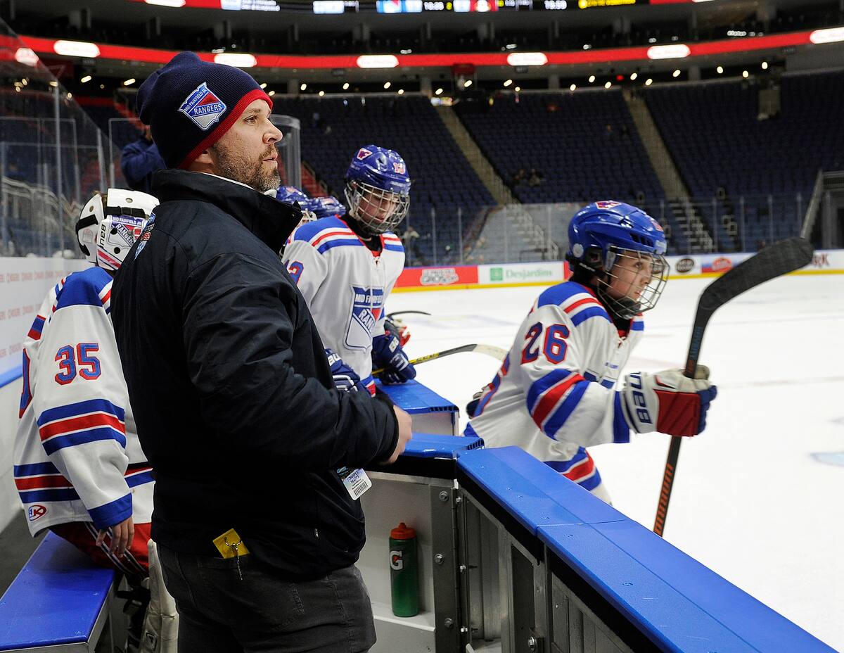 Tournoi pee-wee: des machines de hockey avec des fiches spectaculaires ...