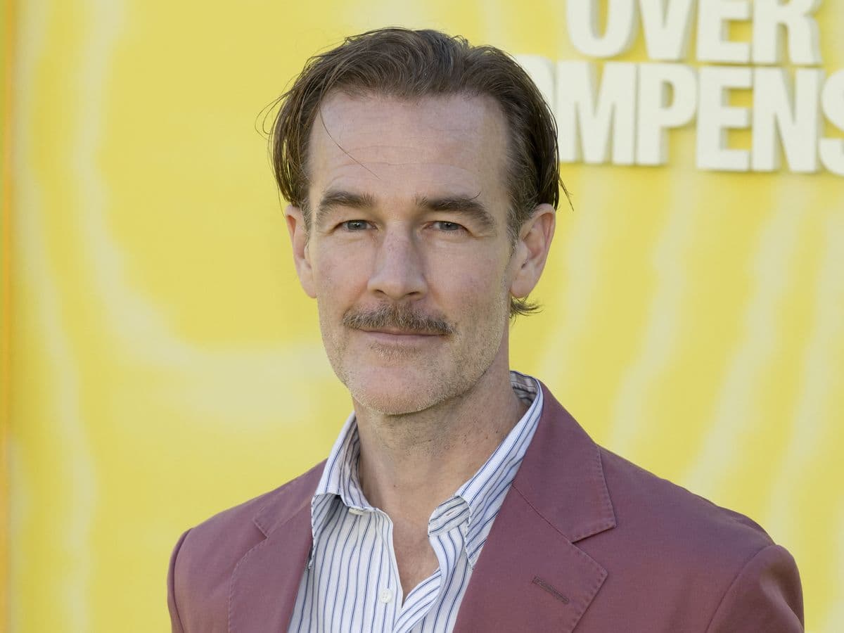 James Van Der Beek fait une apparition surprise par vidéo à la réunion ...