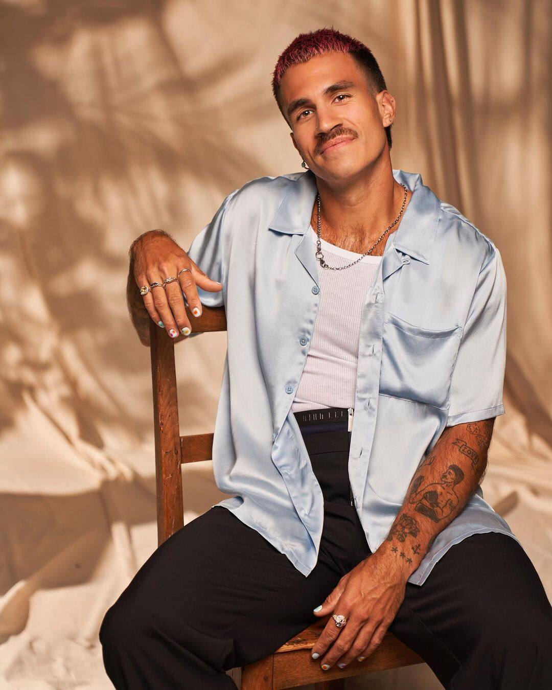 Vous devez absolument voir le dernier look «extra» de Jay Du Temple ...