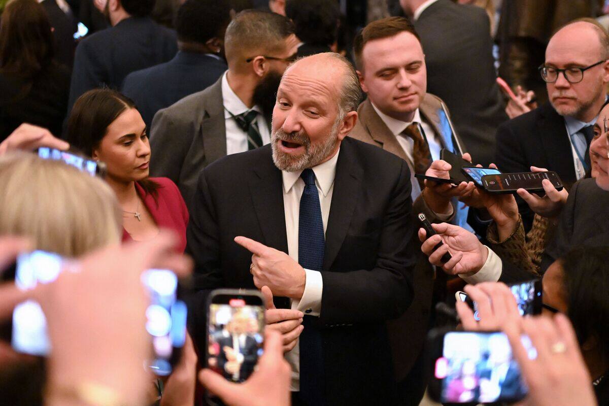 «Il essaie d’être un mini-Trump»: l’entourage du président serait ...