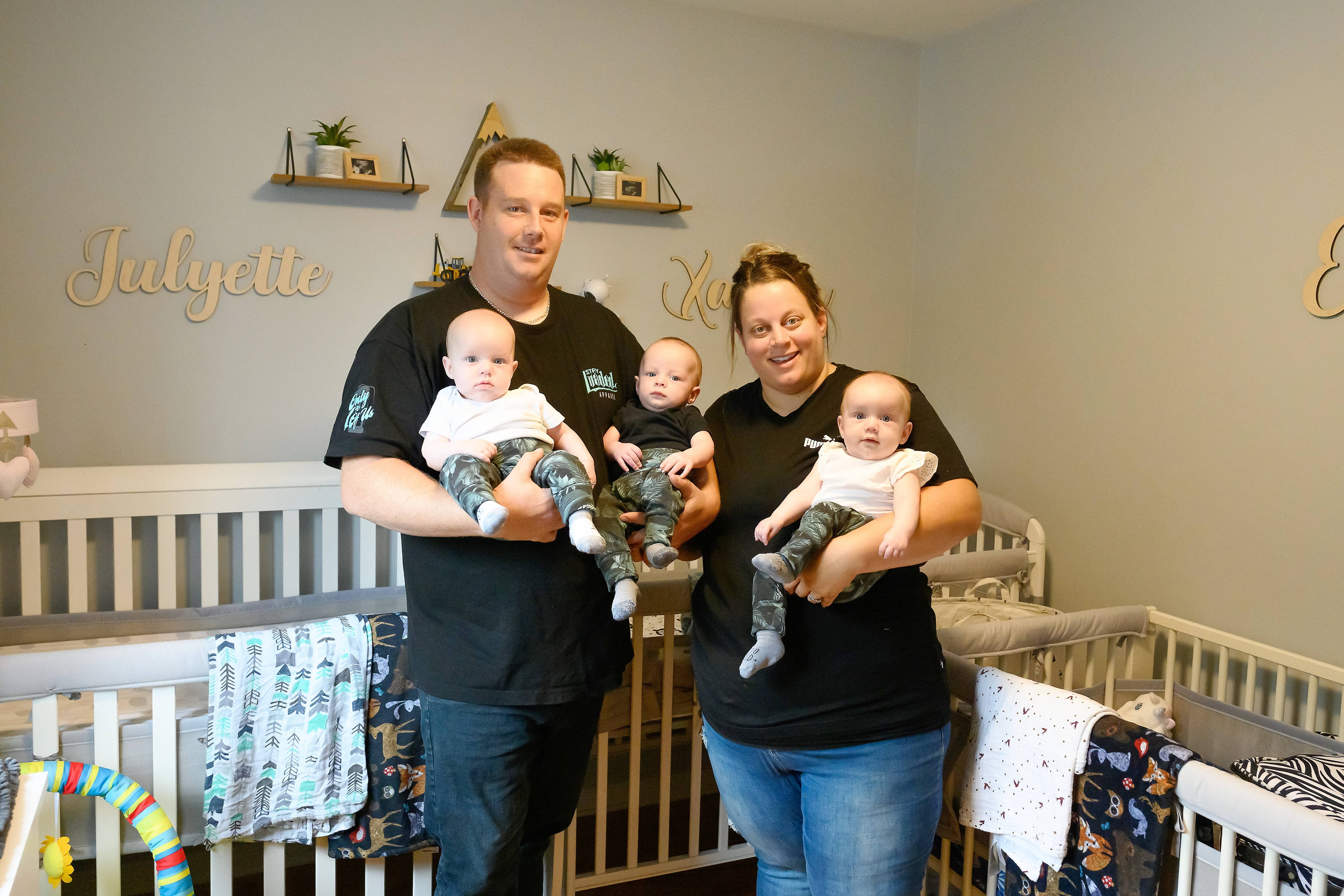 «Ayoye, on en a trois!»: après sept ans d'infertilité, un couple des ...