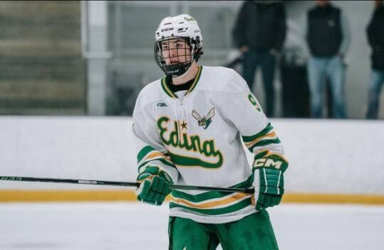 Un 1er domino tombe au repêchage 2025: un quart-arrière surdoué choisit ...