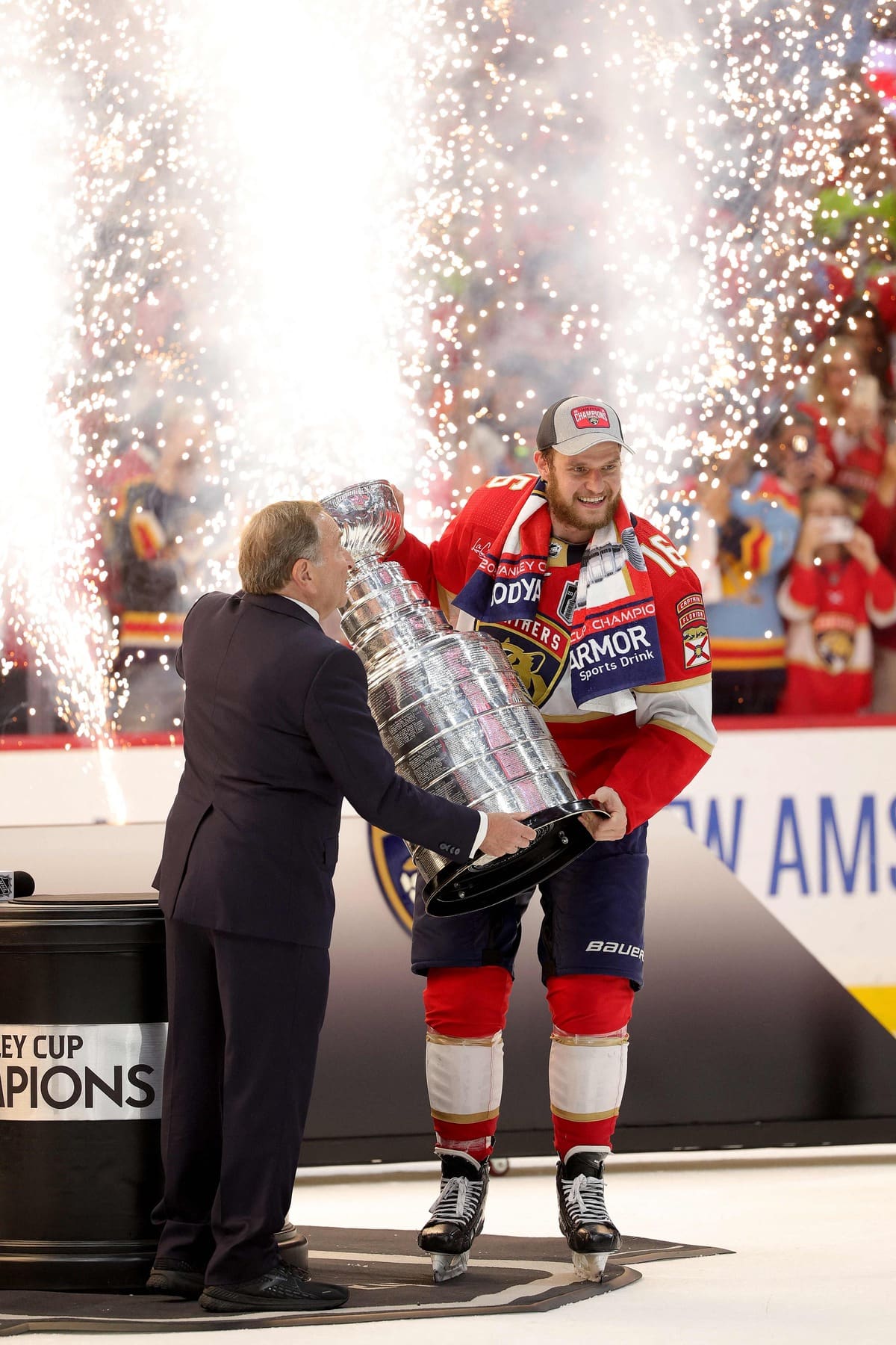 Les Panthers gagnent leur 1re coupe Stanley! - TVA Sports