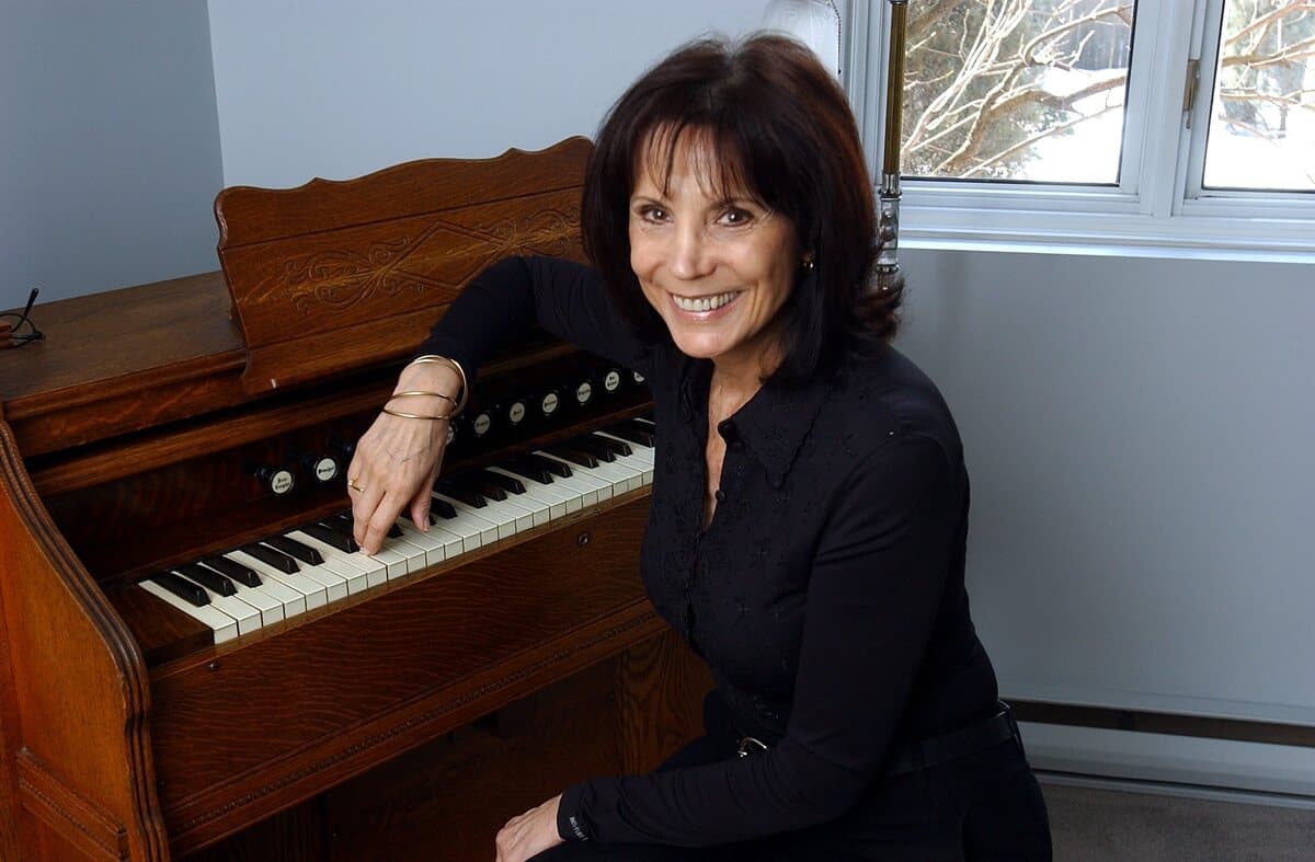 Nombreuses réactions de tristesse au décès de Renée Claude | JDM