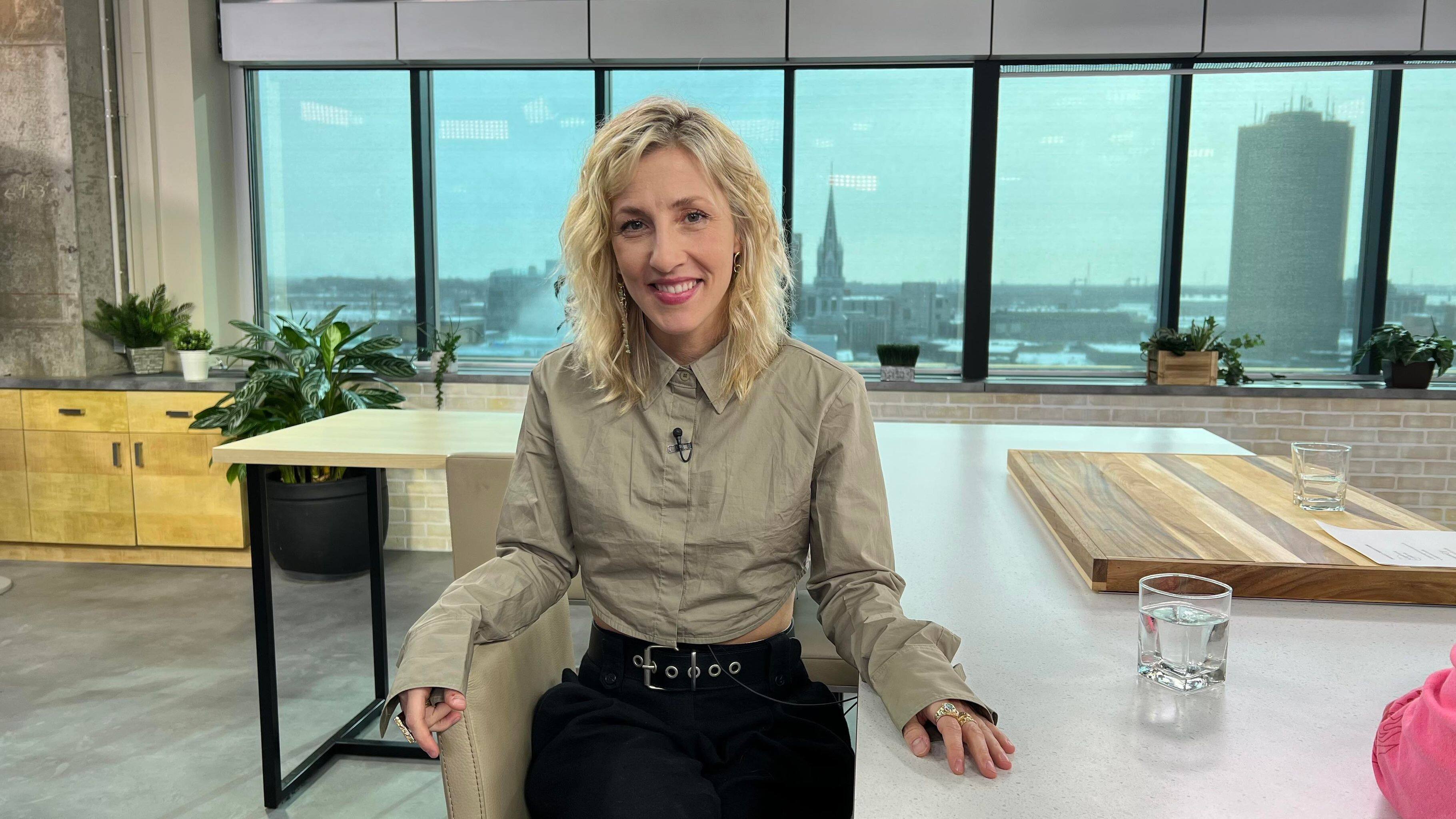 Avec ce 6e album, Ingrid St-Pierre souhaite ainsi rêver grand au cœur ...