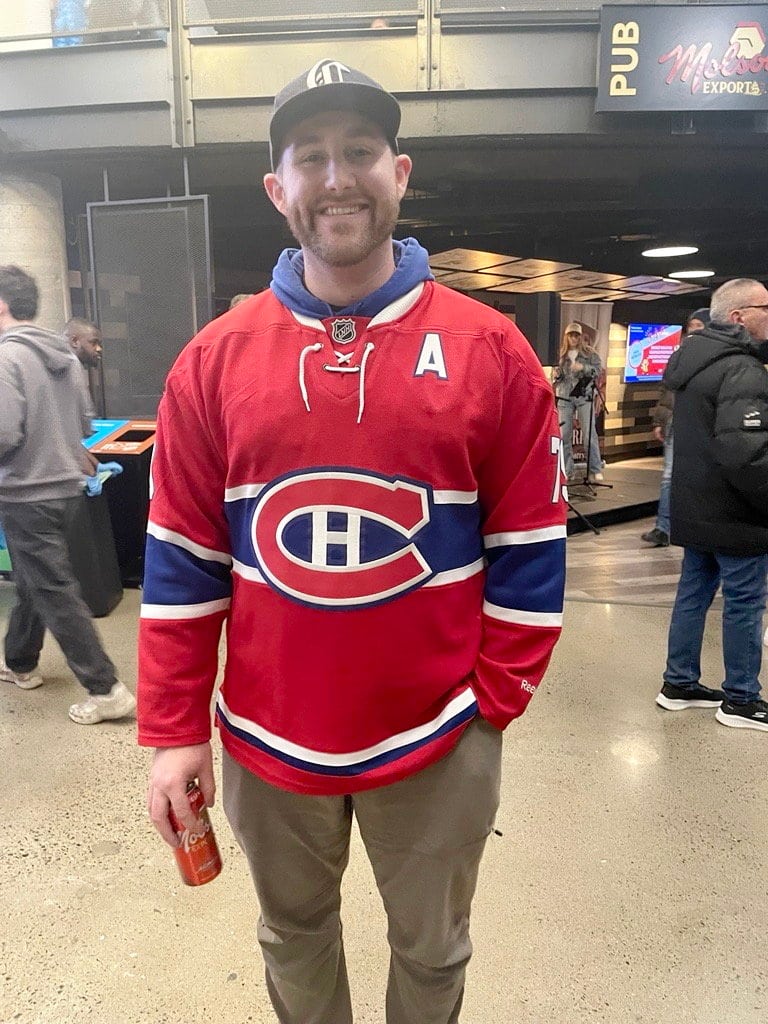 Un fan venu du Rhode Island pour voir Andrei Markov | TVA Nouvelles