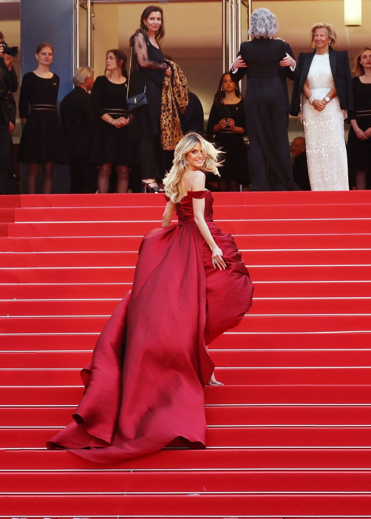 Voyez les plus beaux looks des vedettes sur le tapis rouge du 77e ...