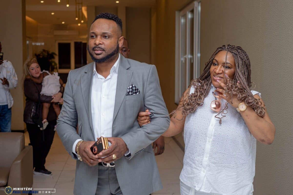 La femme du révérend Mukendi libre des accusations qui pesaient contre ...