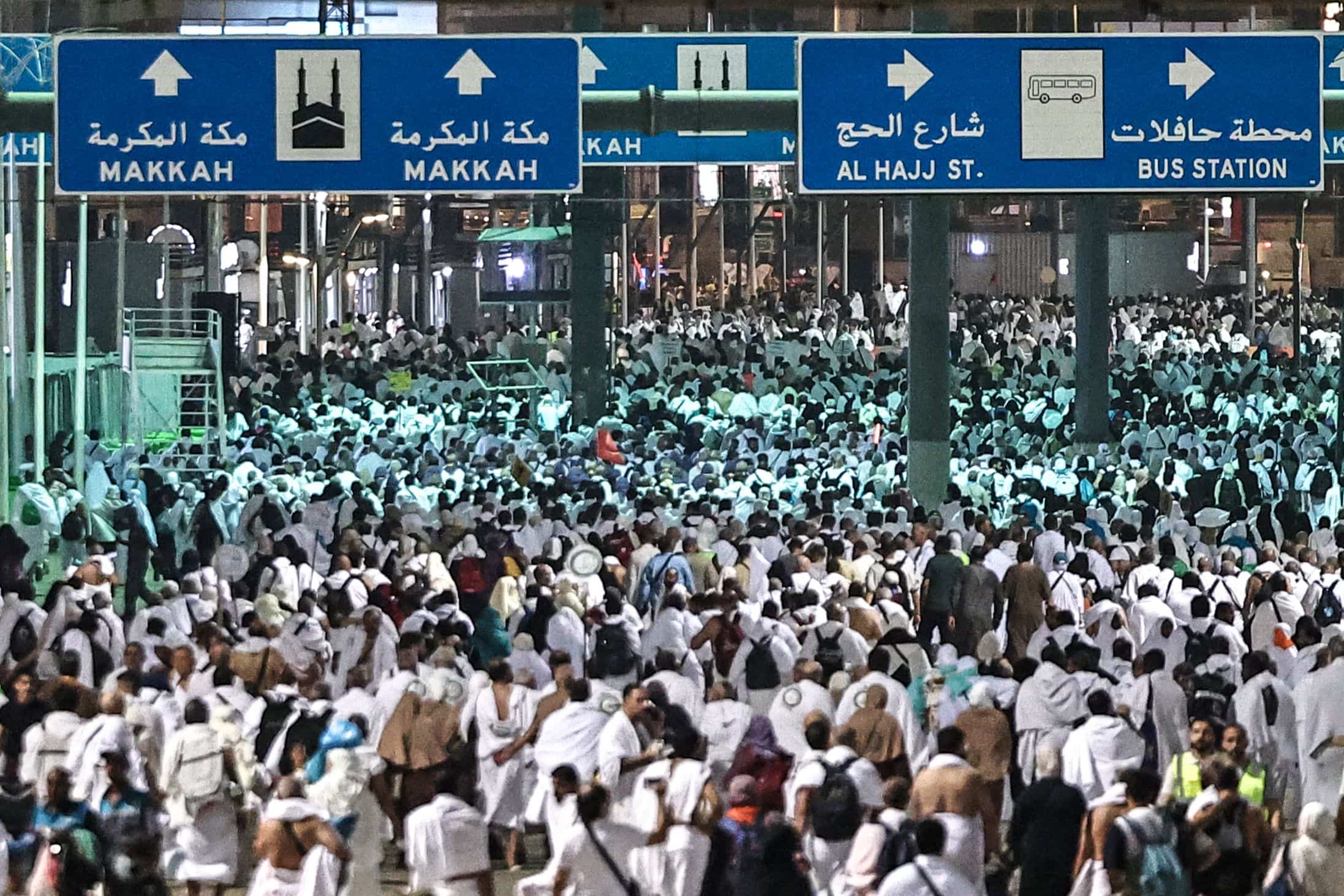 Des milliers de musulmans quittent La Mecque à l'issue du hadj | TVA ...