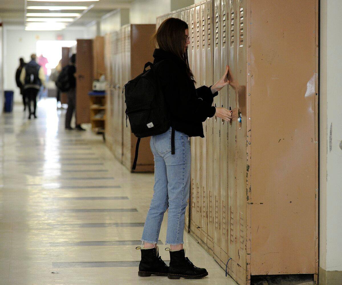 Québec invite les cégeps et les universités à envisager la rentrée à ...