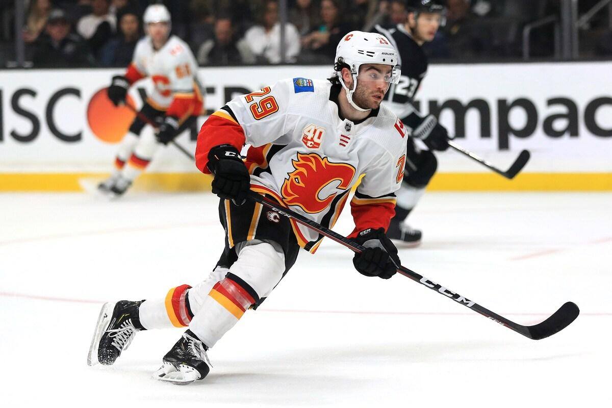 Dillon Dube brille au camp des Flames - TVA Sports