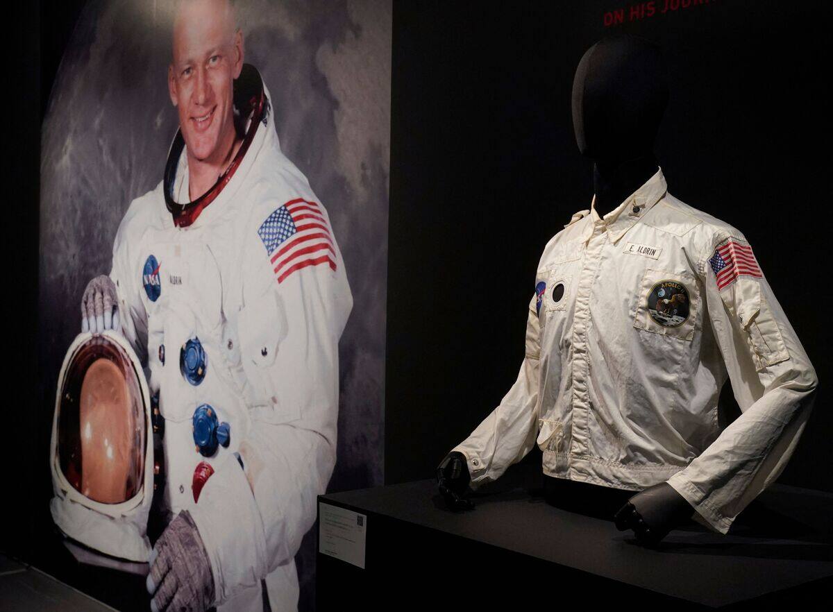 La veste de Buzz Aldrin pendant Apollo 11 vendue 2,7 millions de ...